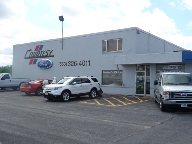 Courtesy Ford - Davenport, IA | Cars.com