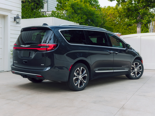 2024 Chrysler Pacifica Specs, Price, MPG & Reviews | Cars.com
